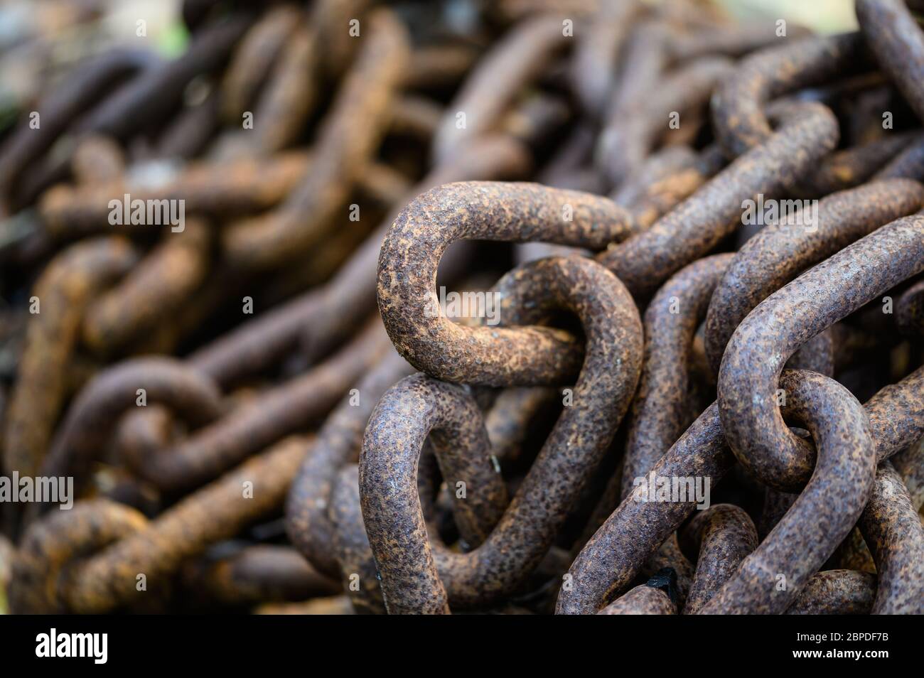 Old rustic chains hi-res stock photography and images - Alamy