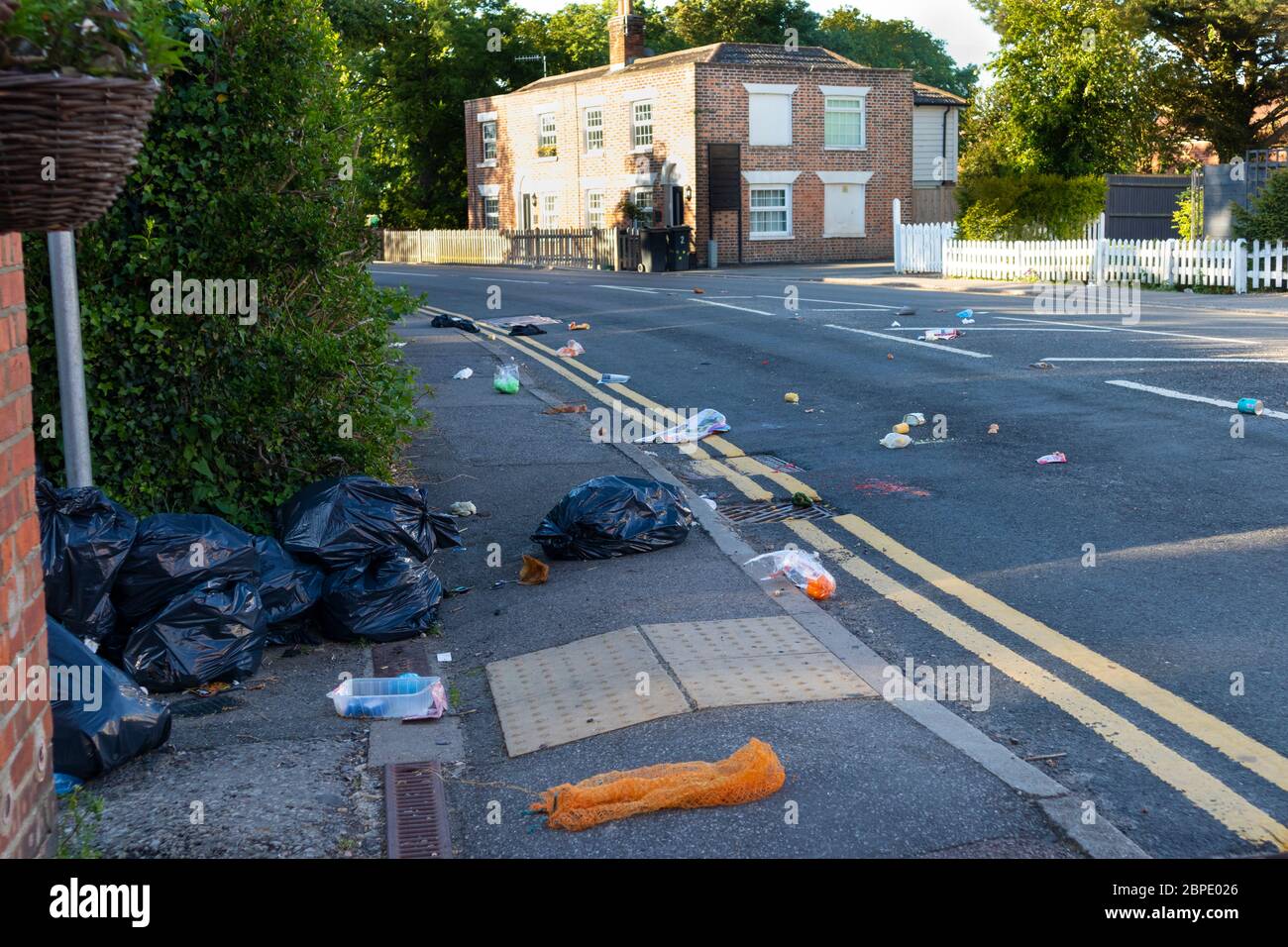 Strewn rubbish hi-res stock photography and images - Alamy