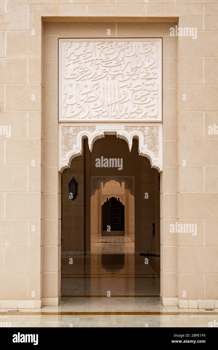 Repeating arch hi-res stock photography and images - Alamy