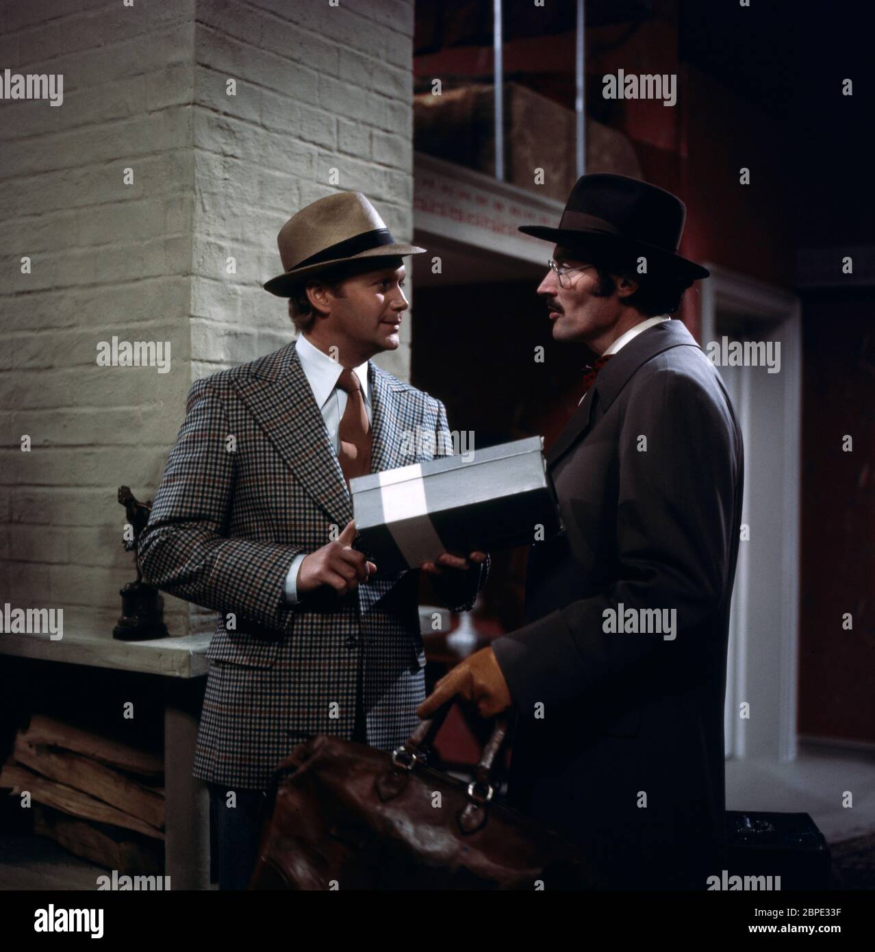 Heinz Ehrenfreund und Peter Arens in Madame, Sie übertreiben..., Regie ...