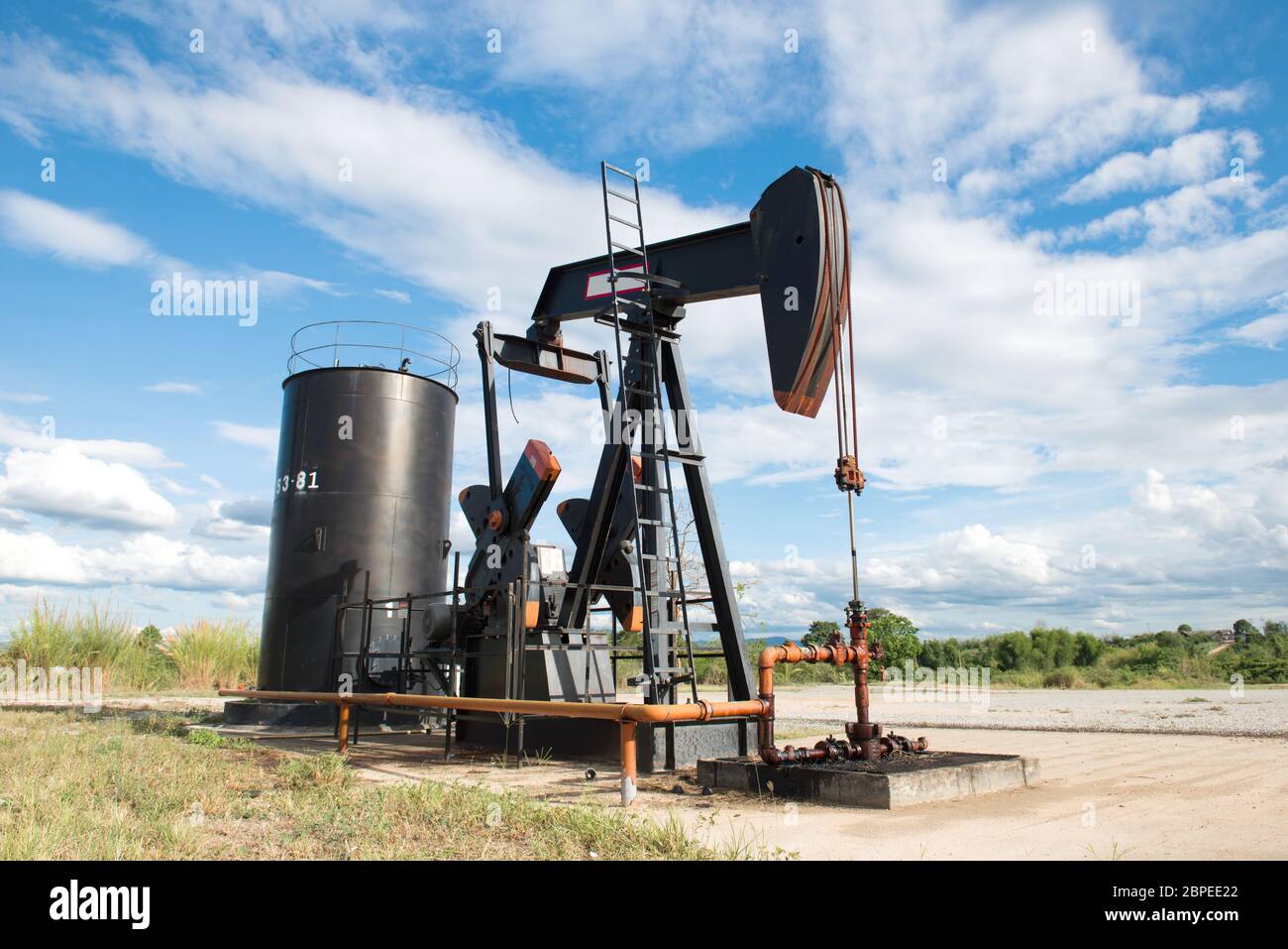 Crude oil pumpjack tank hi-res stock photography and images - Alamy