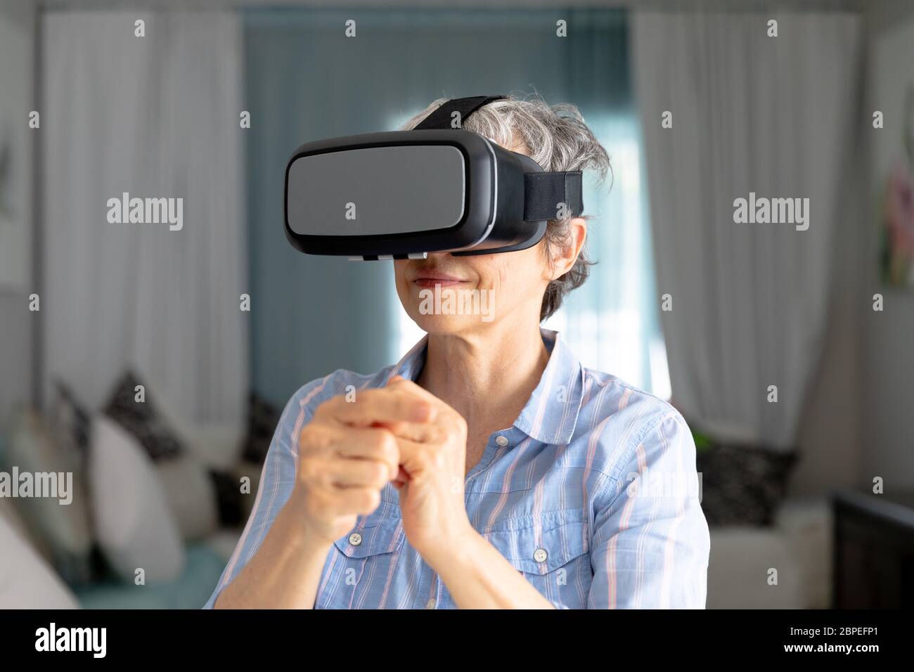 Vr mature senior woman headset hi-res stock photography and images - Alamy