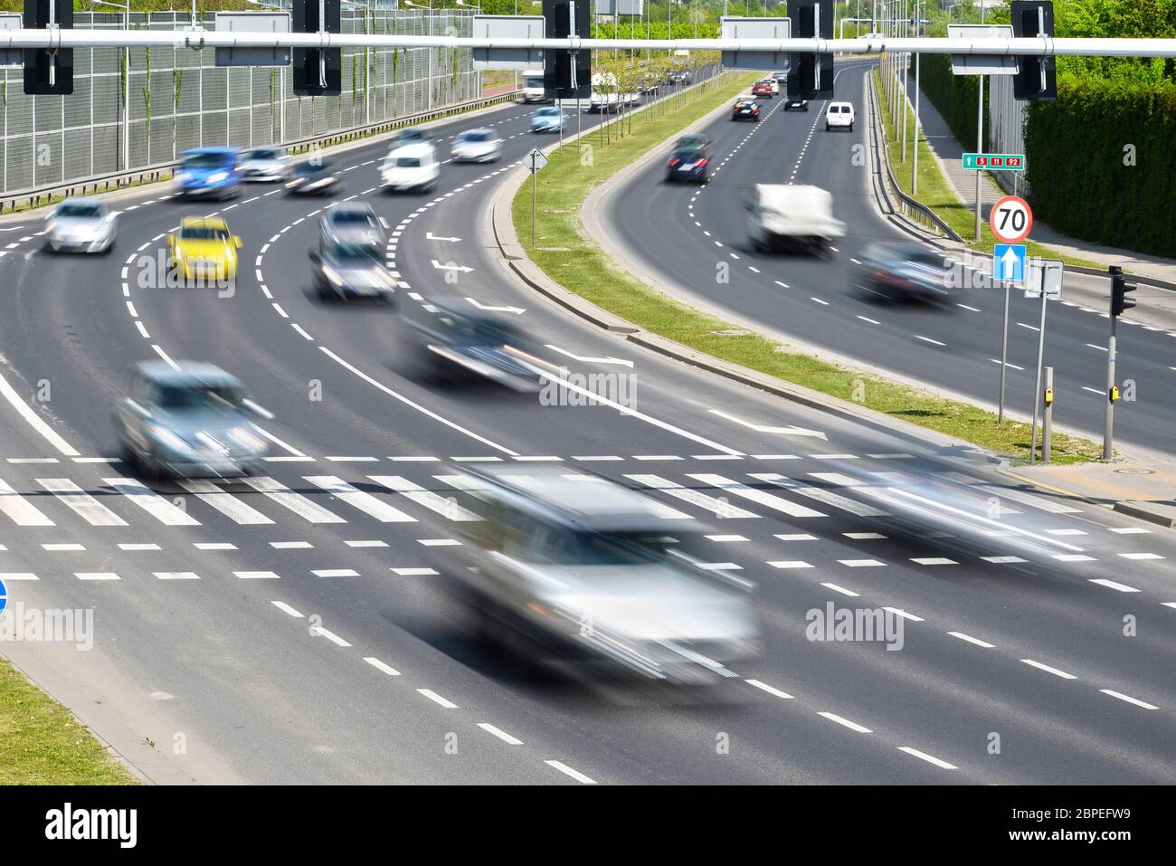 Two lane carriageway hi-res stock photography and images - Alamy