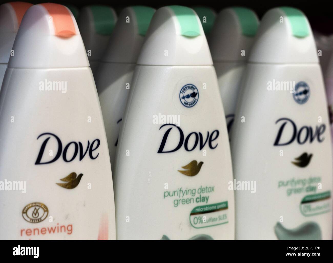 Dove brand shampoo hi-res stock photography and images - Alamy