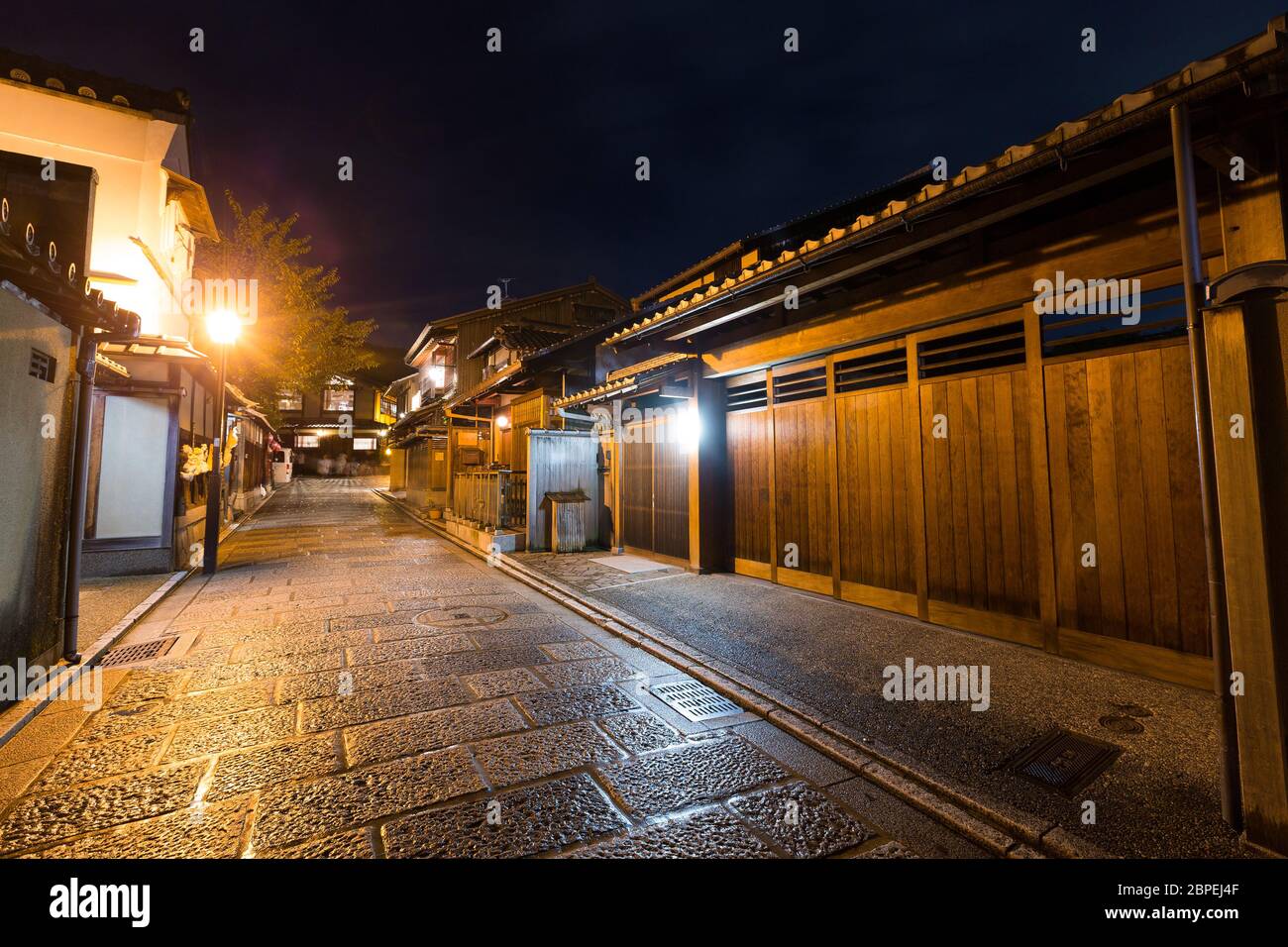 Traditional Japanese architecture in Kyoto Stock Photo - Alamy
