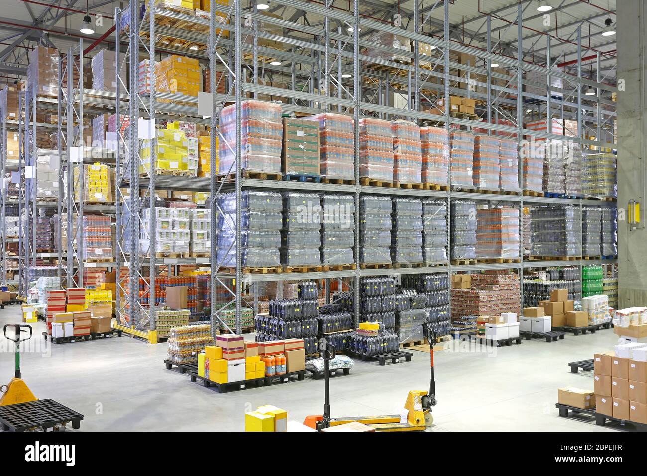 Big Distribution Center Warehouse Building Interior Stock Photo - Alamy