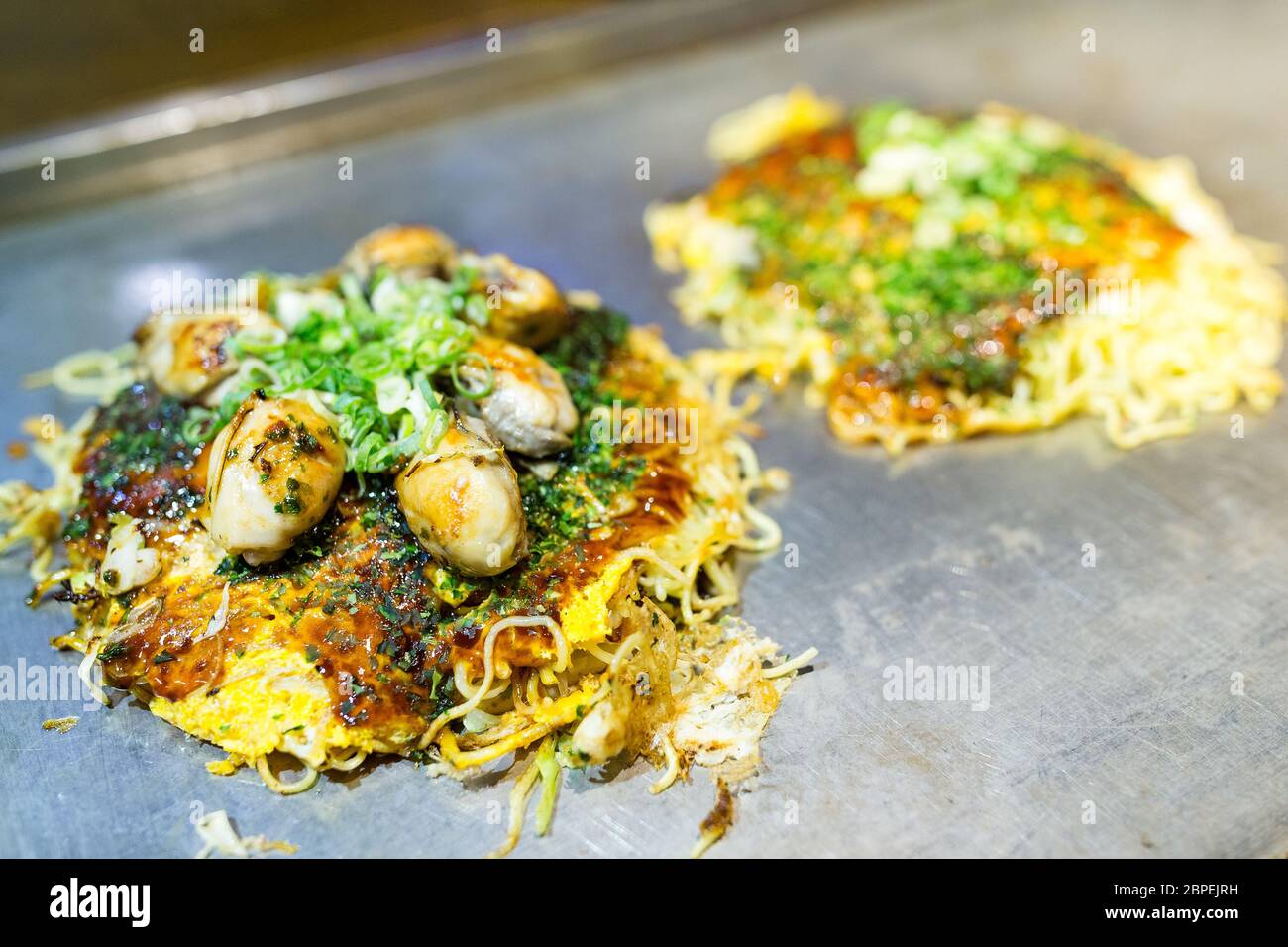 Okonomiyaki japanese hot plate hi-res stock photography and images - Alamy
