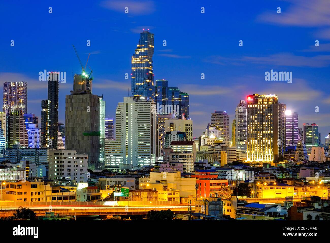 Bangkok tall building hi-res stock photography and images - Alamy