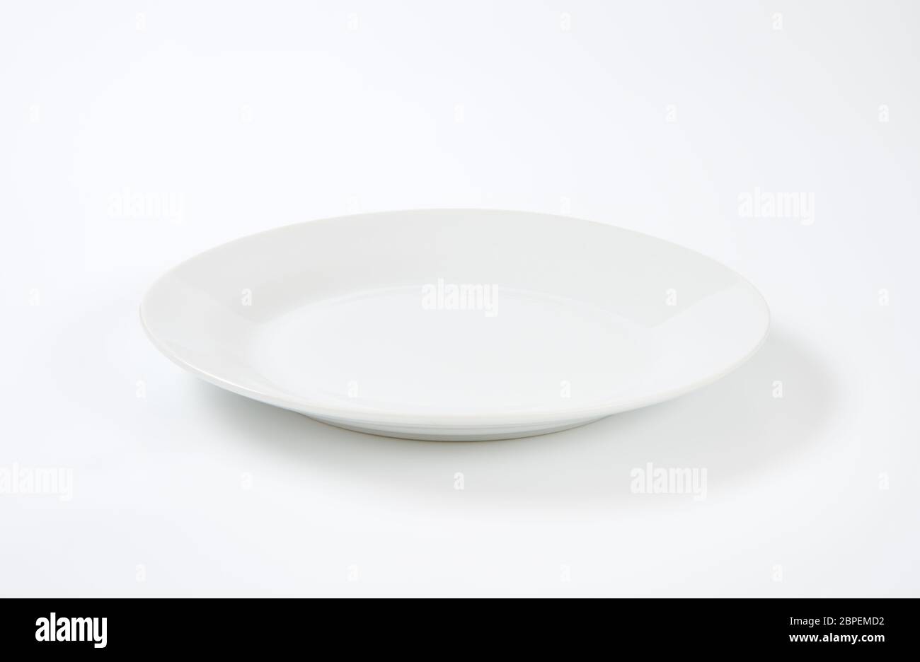 Contemporary plain white dinner plate Stock Photo - Alamy