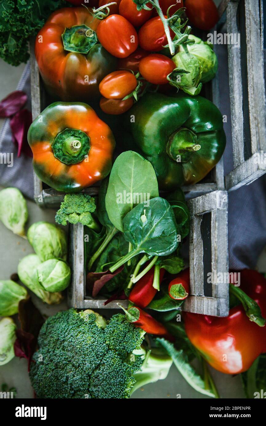 Fresh vegetables flatlay overhead frame. Food layout. Vegetables ...