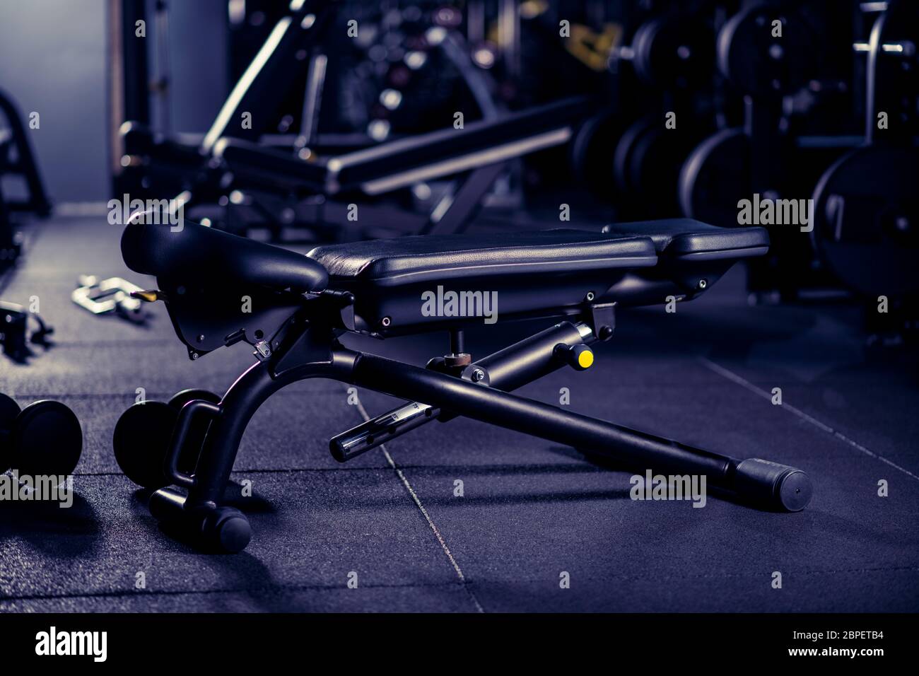 Empty gym dark hi-res stock photography and images - Alamy