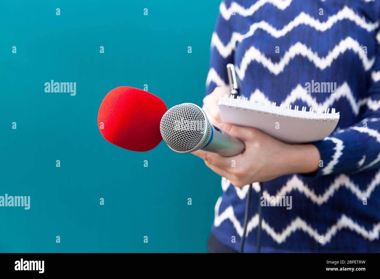 Female journalist taking notes at press conference Stock Photo - Alamy