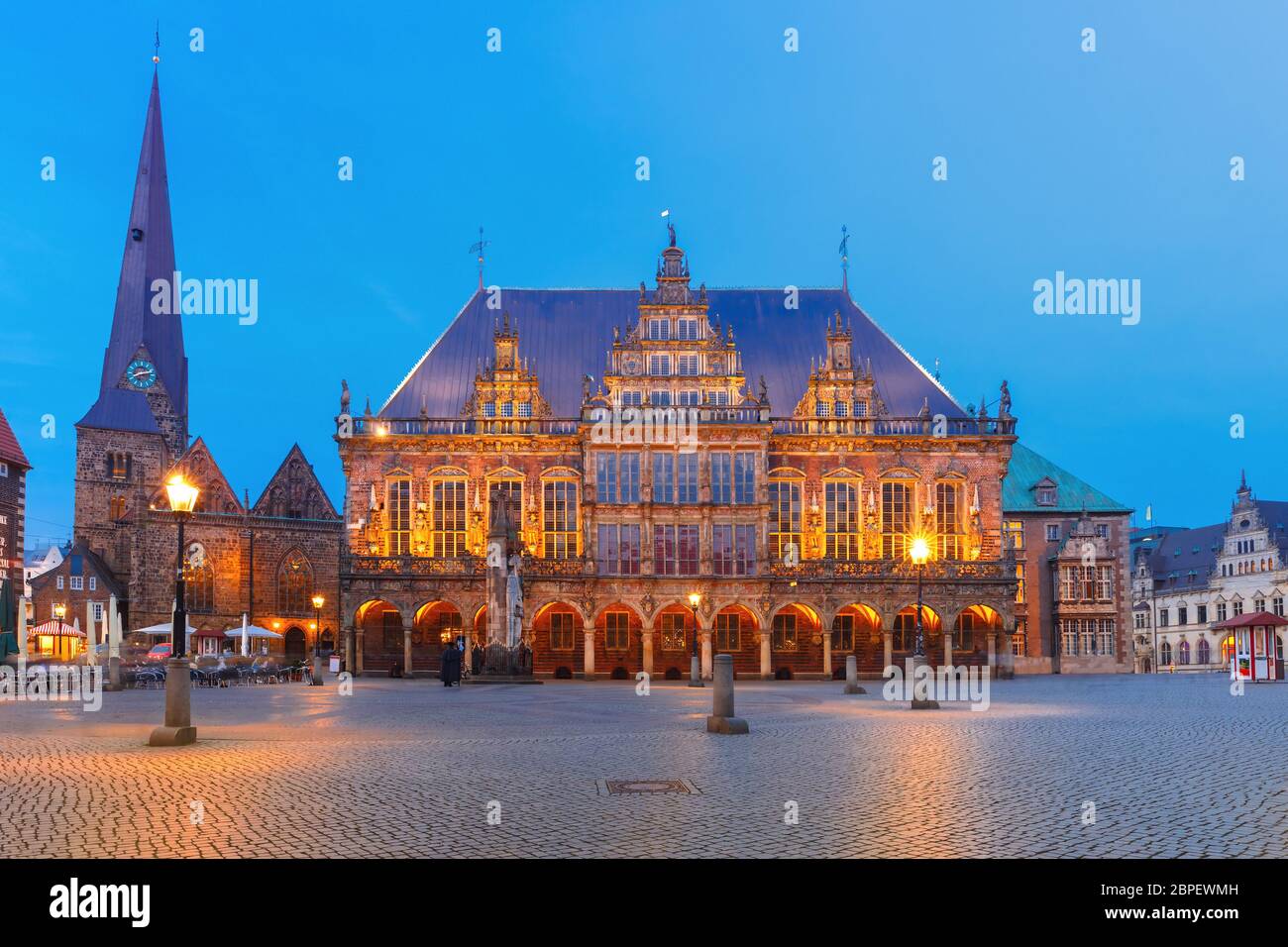 Ancient Market Square in the centre of the Hanseatic City of Bremen ...