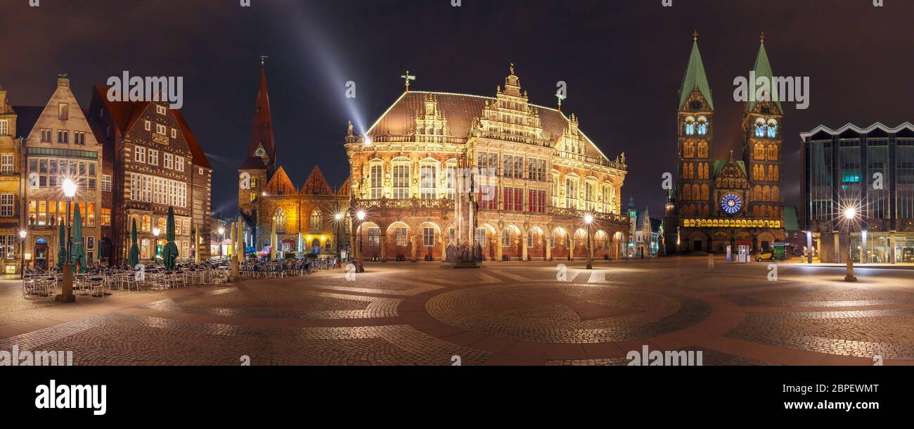 Panorama of ancient Bremen Market Square in the centre of the Hanseatic ...