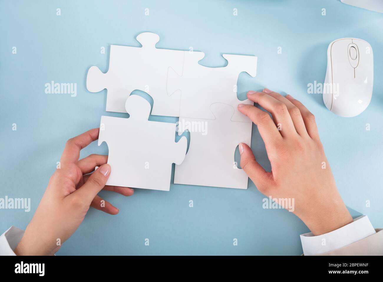 Human hand joining jigsaw pieces hi-res stock photography and images ...