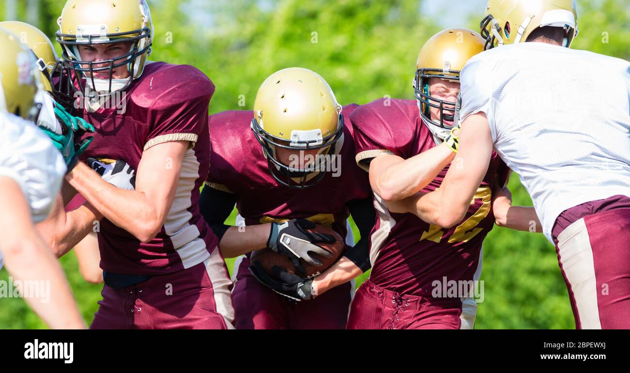 American football tackling hi-res stock photography and images - Alamy