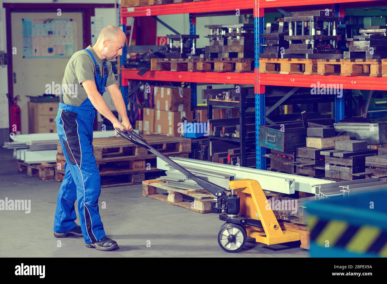 Craftsman lift hi-res stock photography and images - Alamy