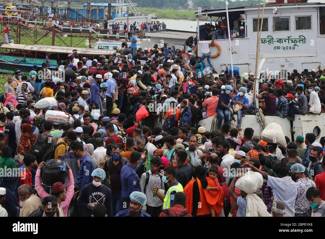 Ferries on the move hi-res stock photography and images - Alamy