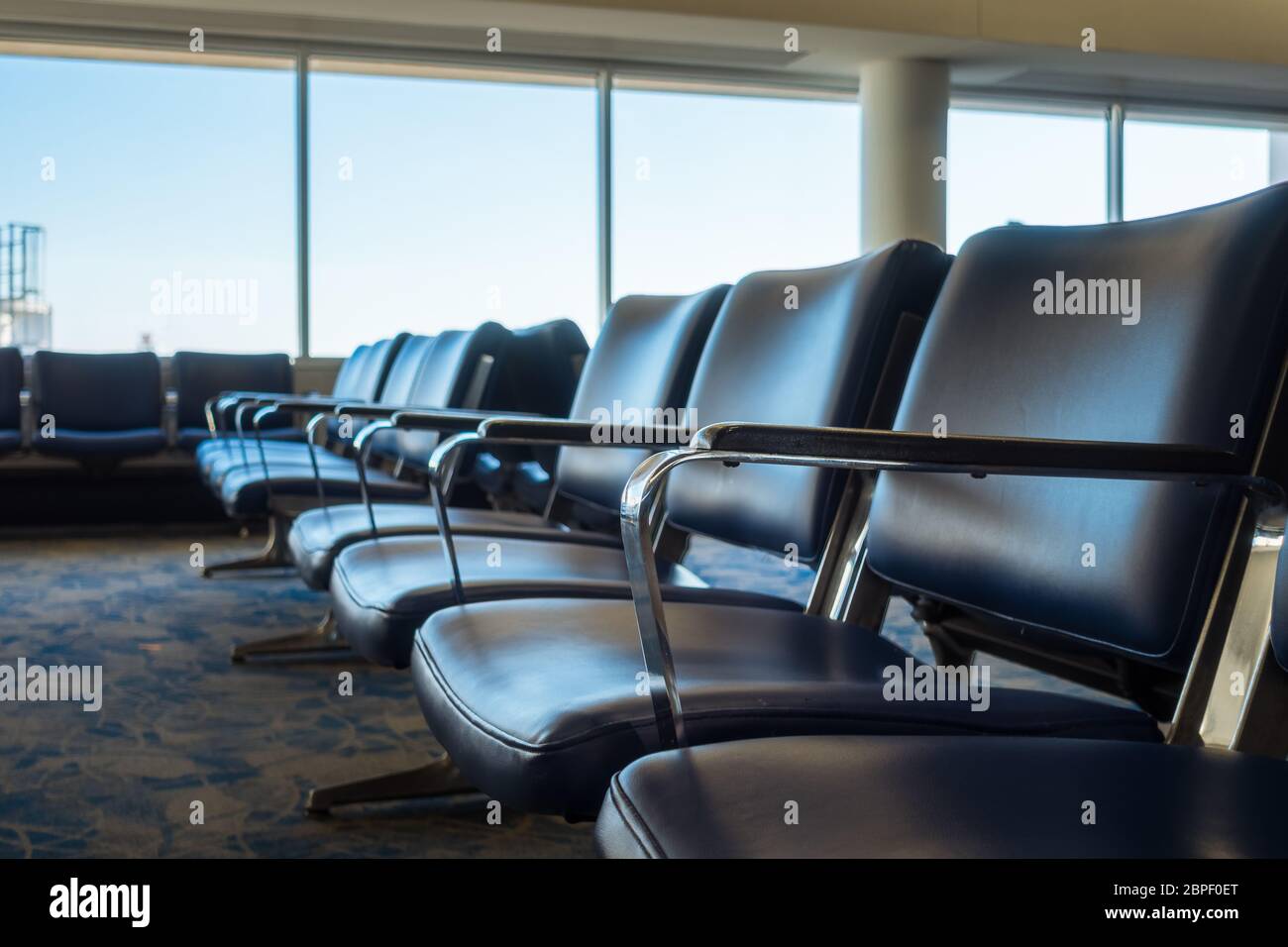 Airport chairs hi-res stock photography and images - Alamy