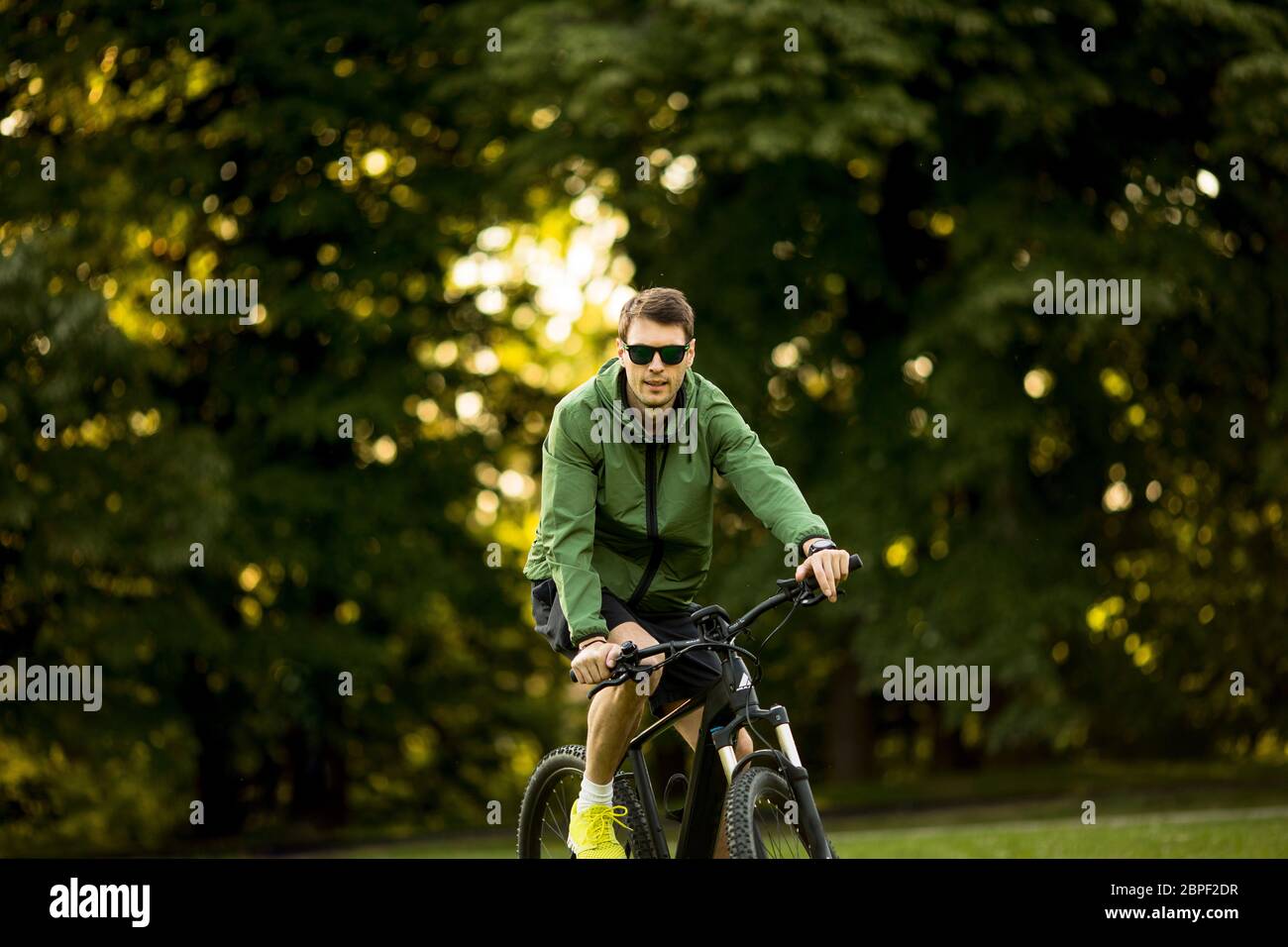 Black cyclist ebike hi-res stock photography and images - Alamy