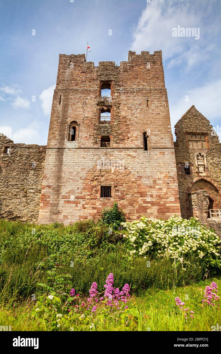 The 12th Century Great Tower and Gatehouse to the inner bailey of ...