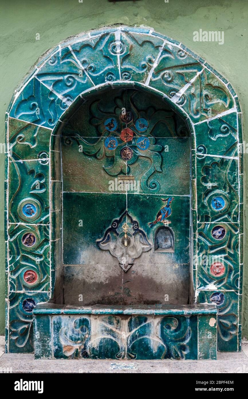Iznik mosaic tiles hi-res stock photography and images - Alamy