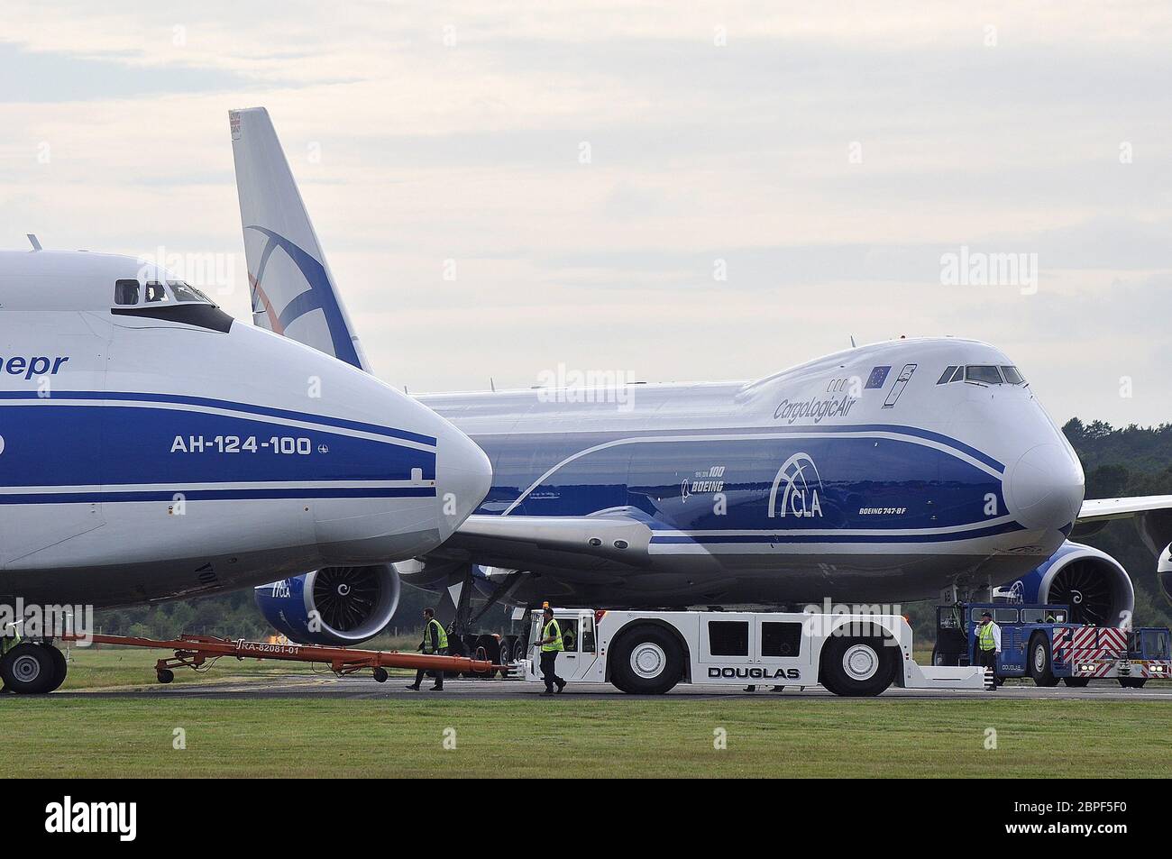 Boeing 747 cargo loading hi-res stock photography and images - Alamy