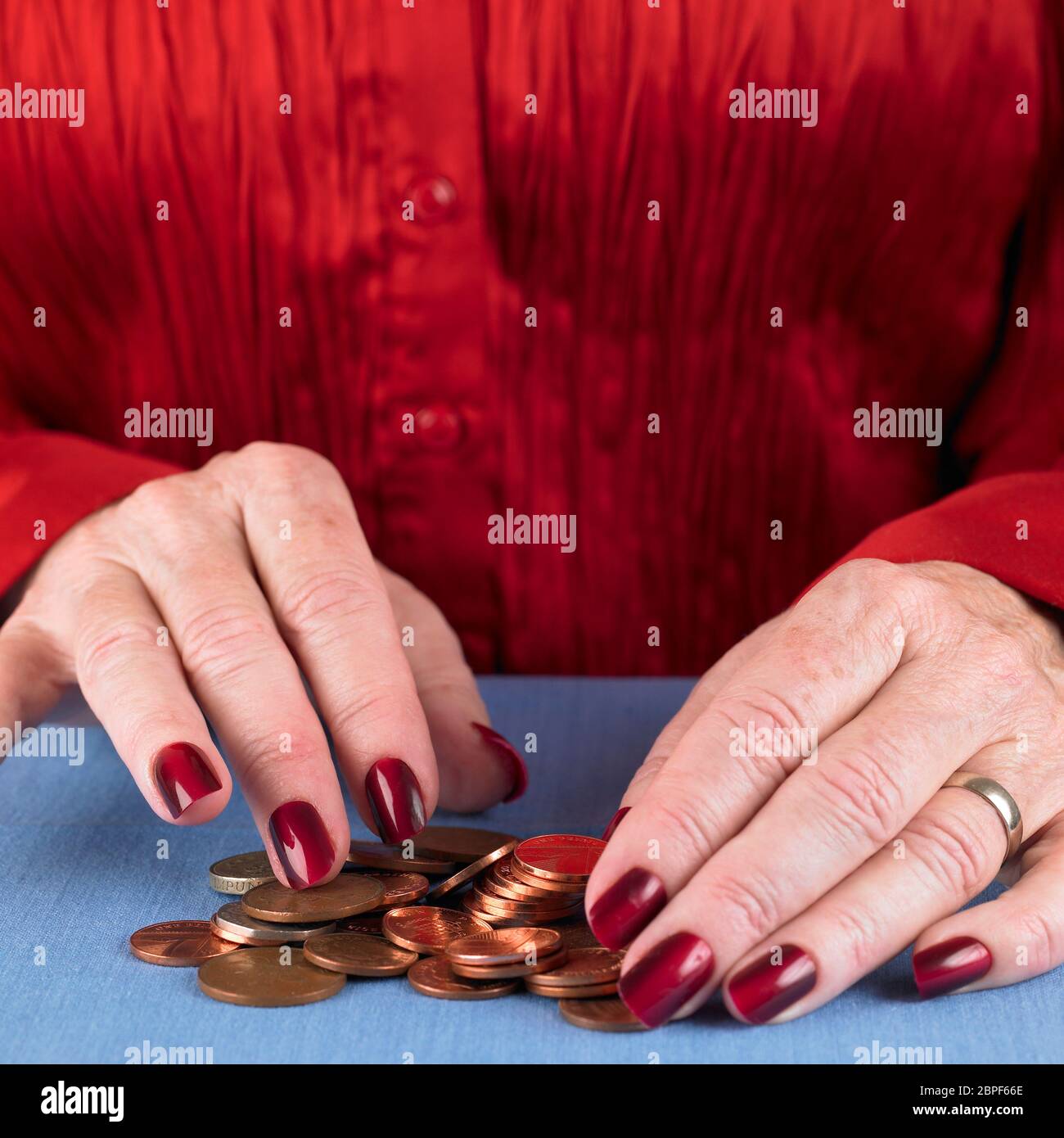 Counting money uk hi-res stock photography and images - Alamy