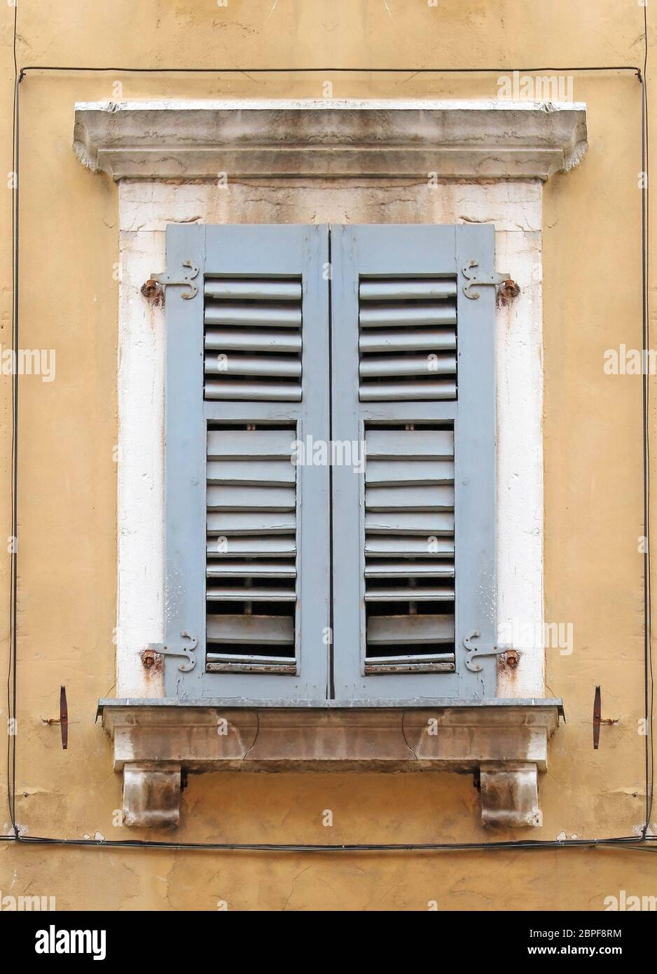 Retro style window hi-res stock photography and images - Alamy