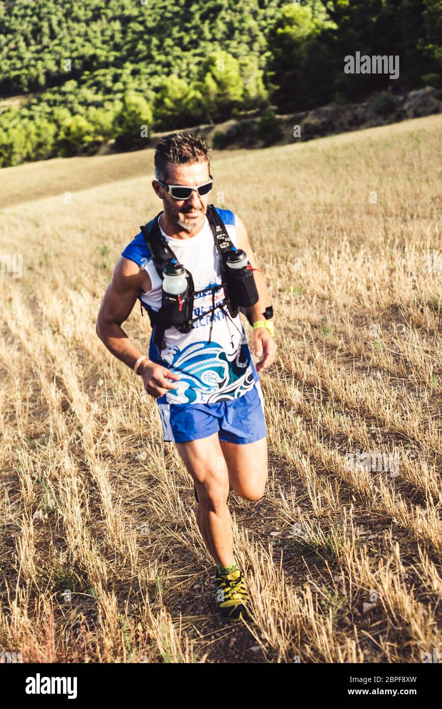TRAIL RUNNING MAN Stock Photo - Alamy