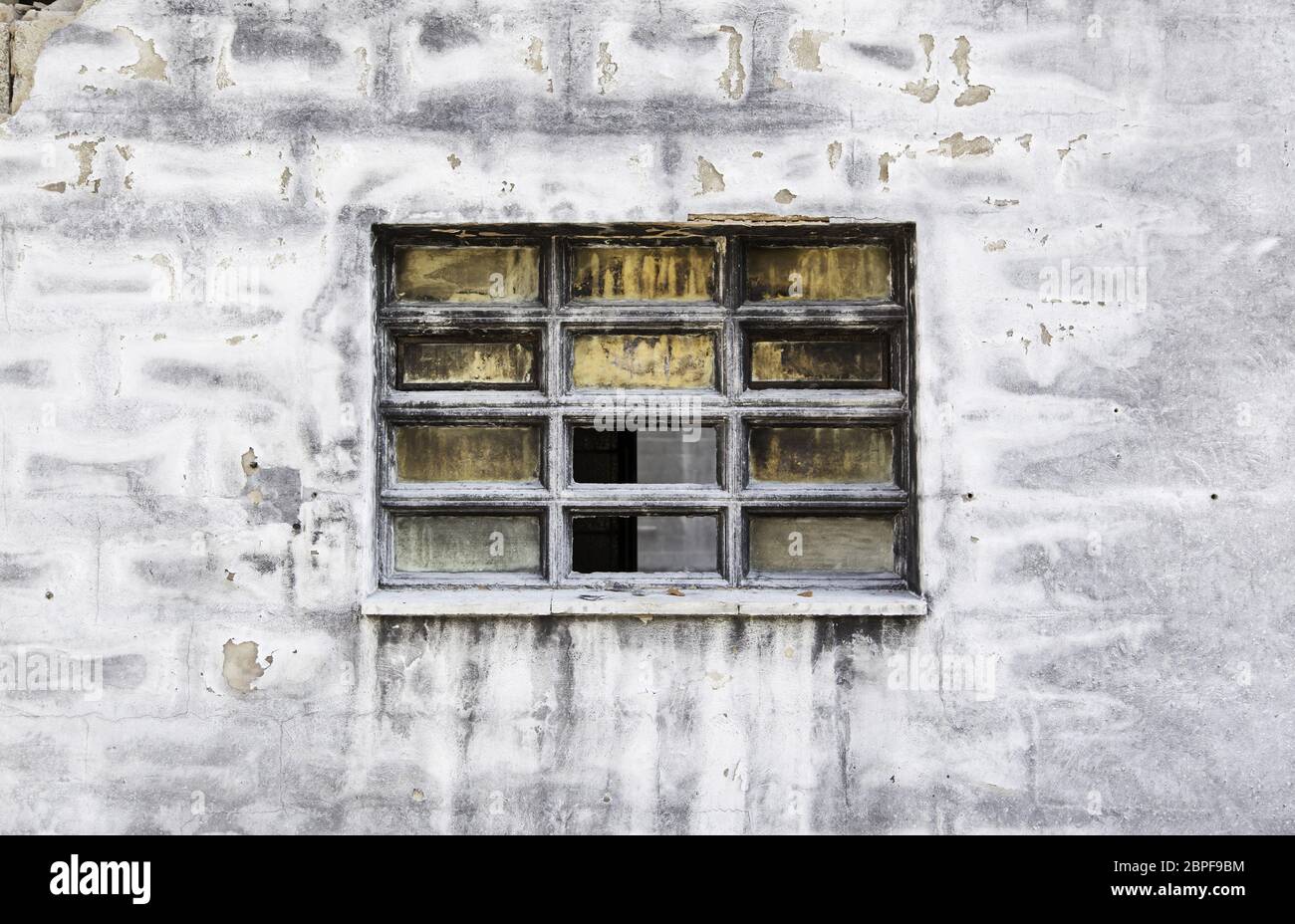 Burned wall, detail of a burned and abandoned building, ruin Stock ...