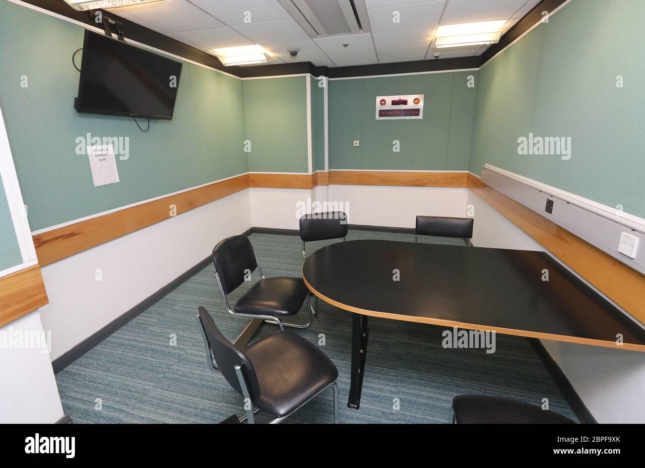 Police interview room hi-res stock photography and images - Alamy