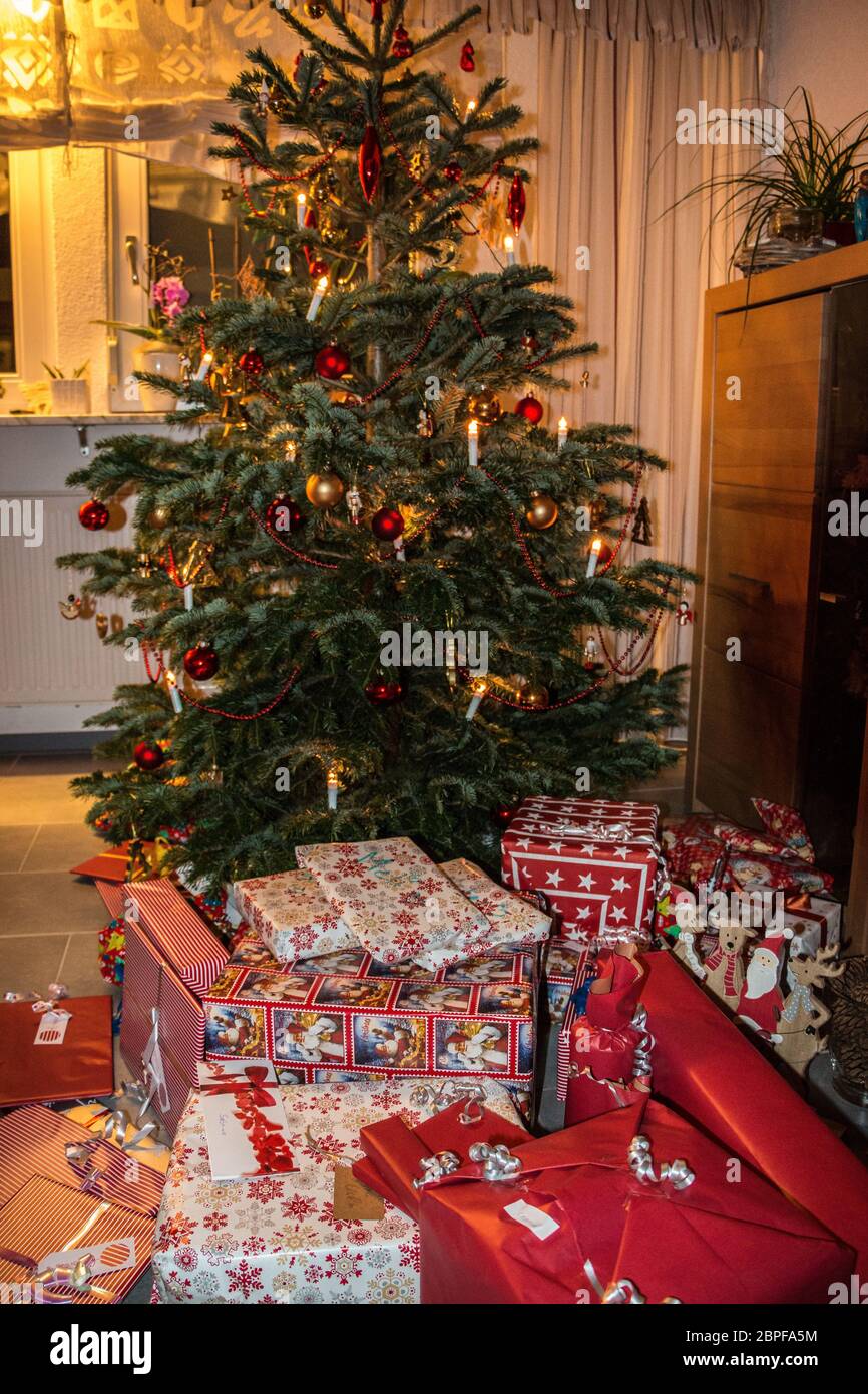 Nice christmas tree with gifts hi-res stock photography and images - Alamy