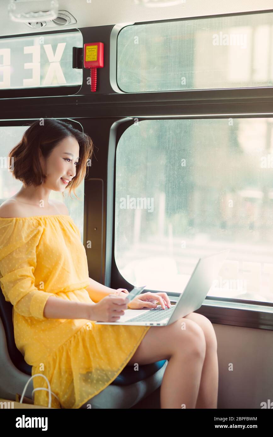 Laptop bus hi-res stock photography and images - Alamy