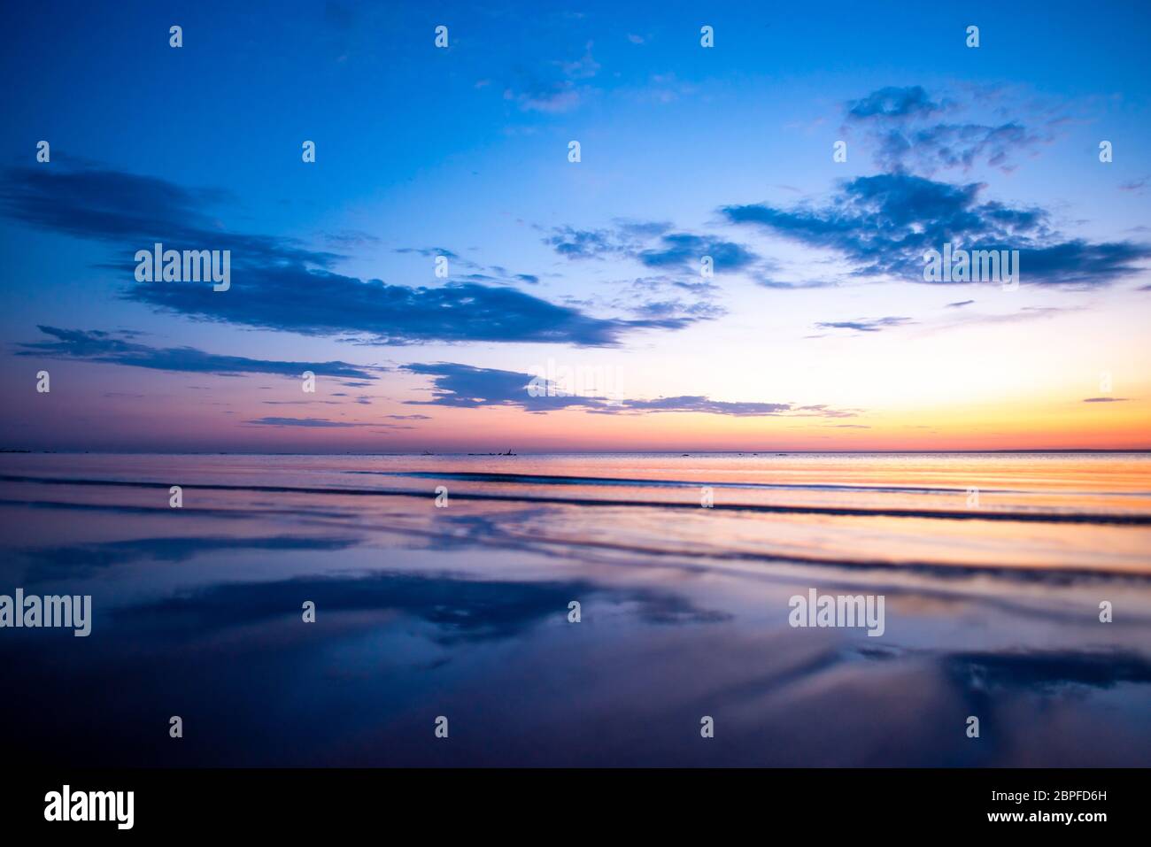Evening scene on lake hi-res stock photography and images - Alamy