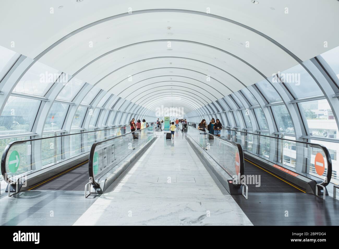 Long horizontal escalator airport terminal hi-res stock photography and ...