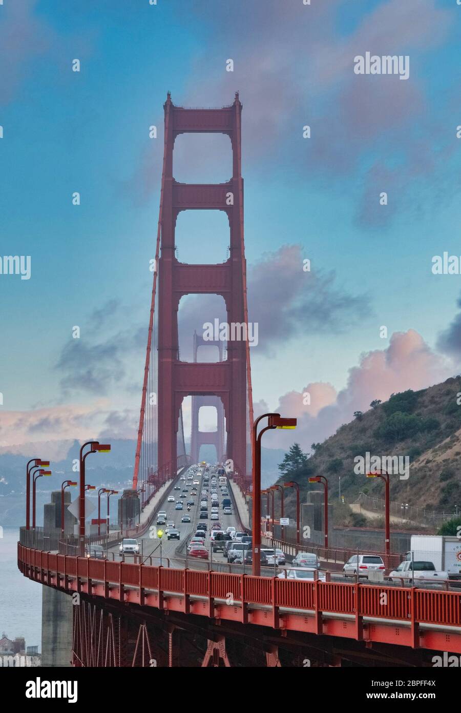 Traffic on golden gate hi-res stock photography and images - Alamy