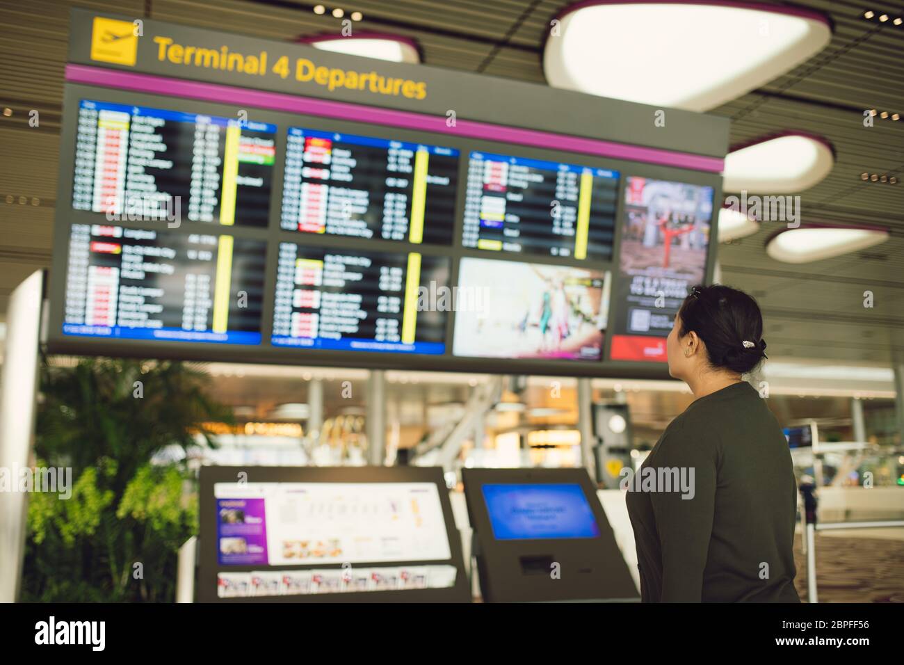 Airport notice board hi-res stock photography and images - Alamy