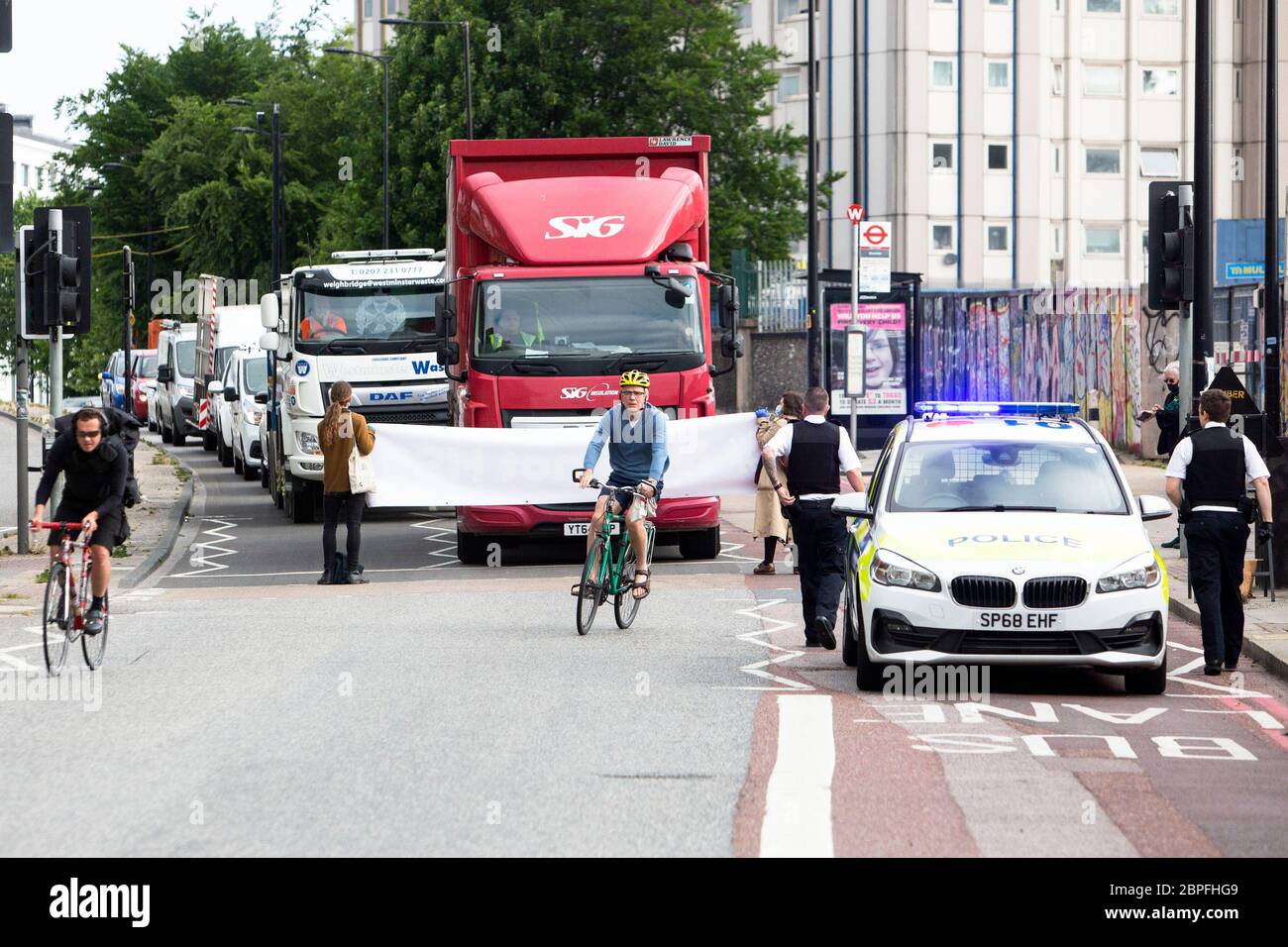 Protestors against hs2 hi-res stock photography and images - Alamy