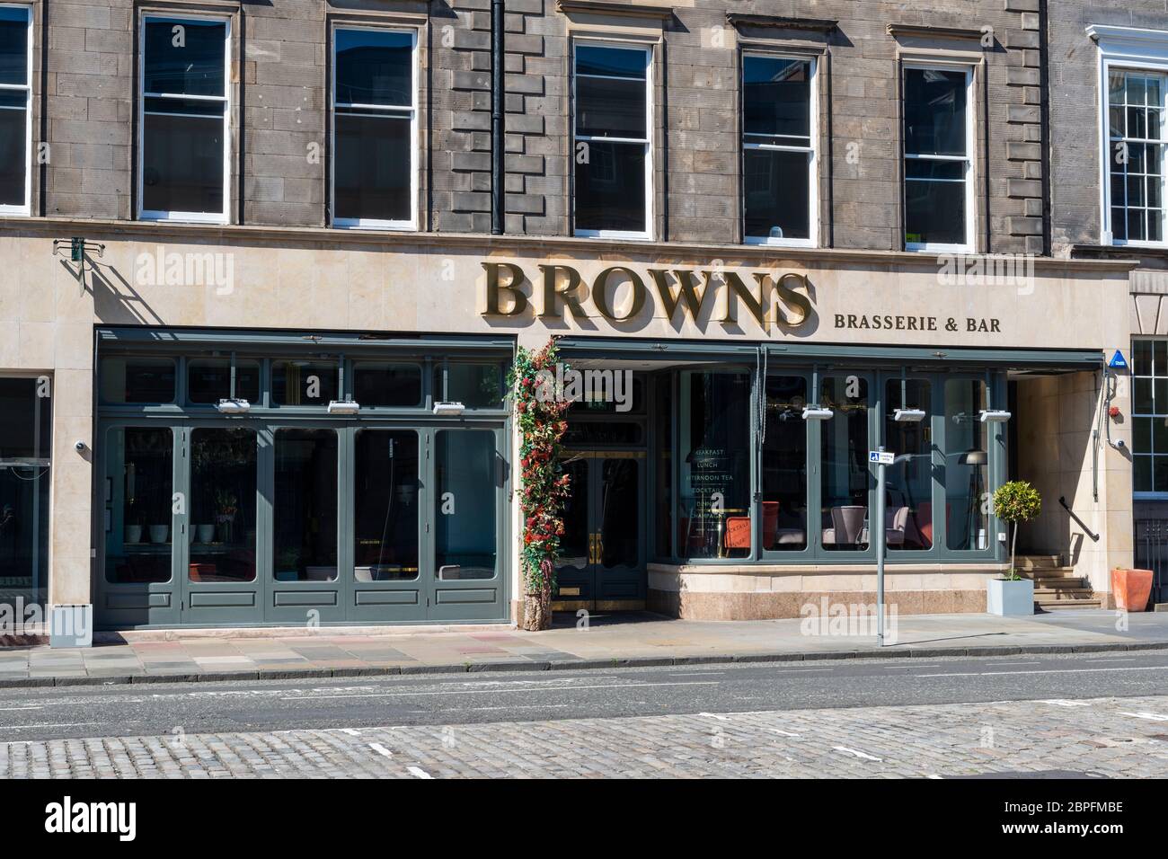 Bar closed hi-res stock photography and images - Alamy