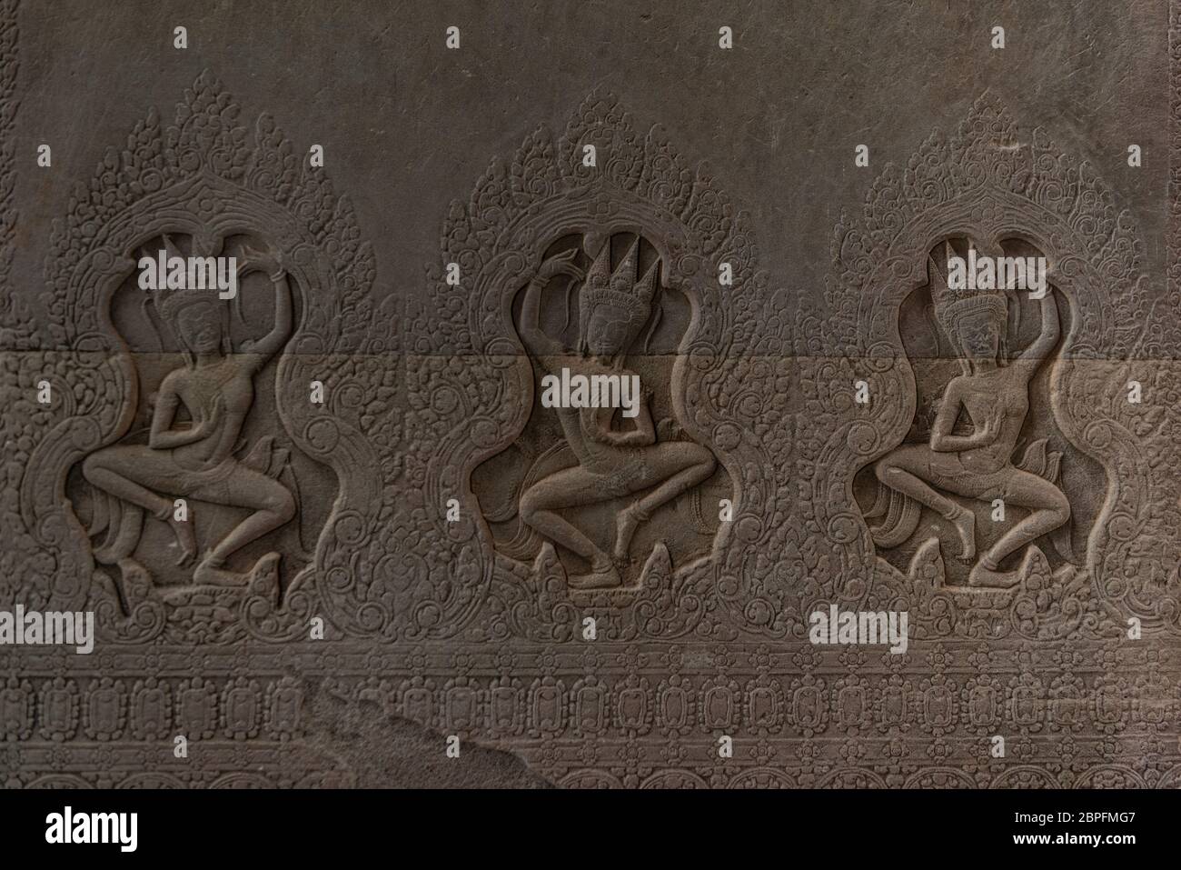 Bas-relief of dancing women in Angkor Wat Stock Photo - Alamy