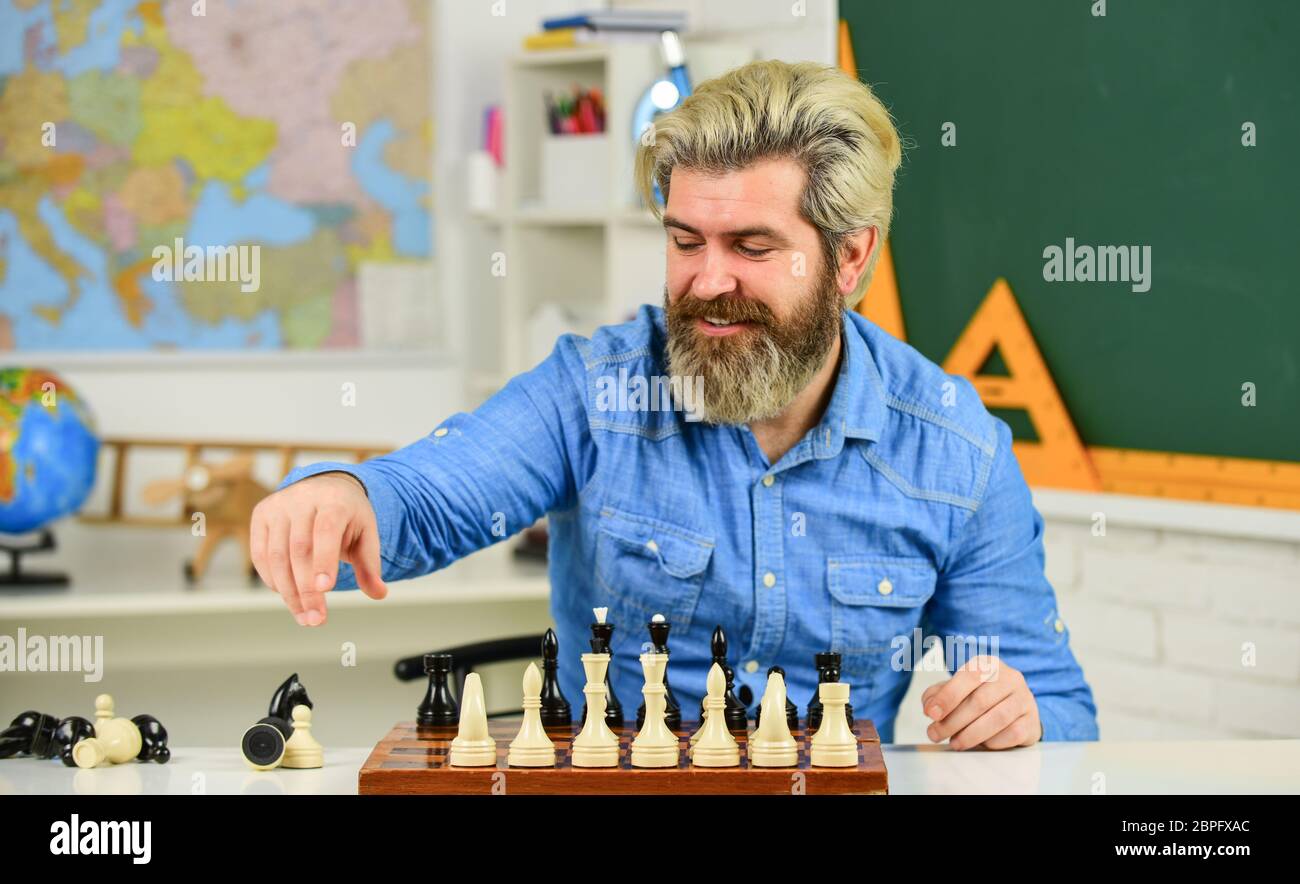 Do your own thinking independently. Chess lesson. Strategy concept ...