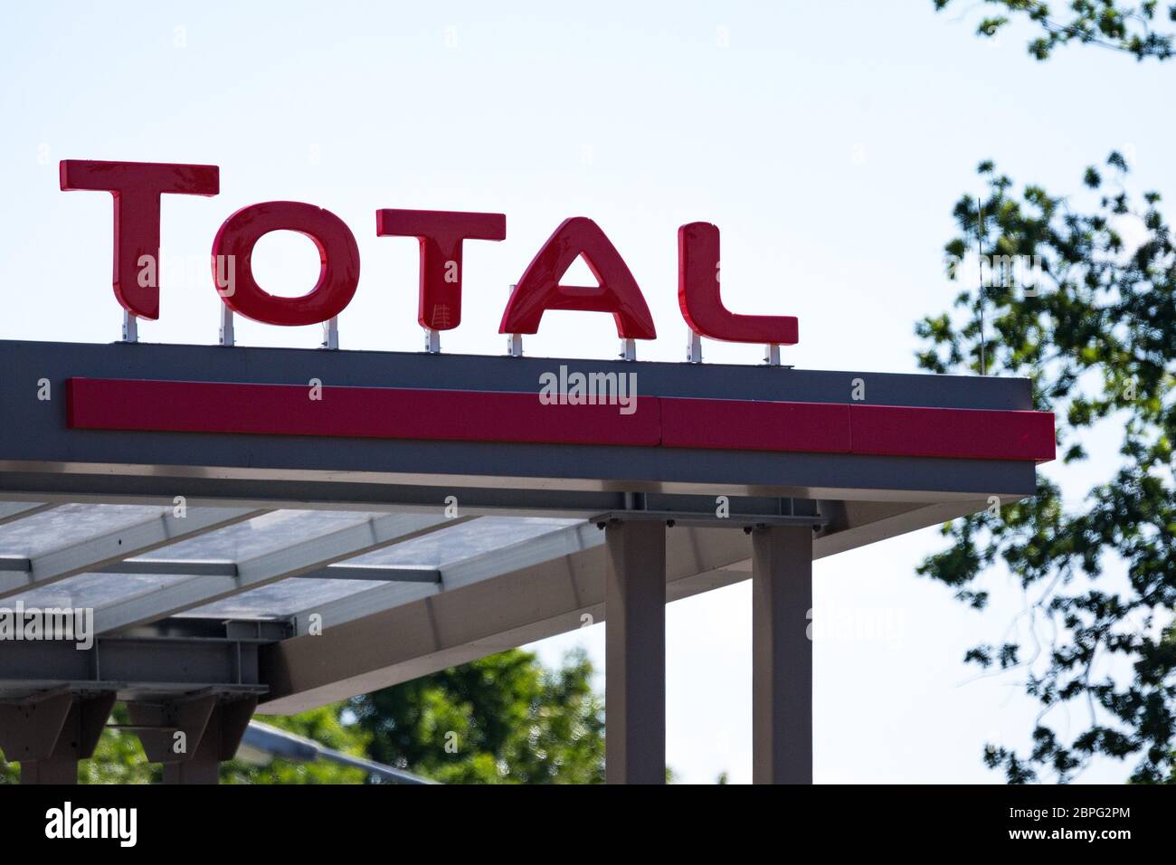 Total logo hi-res stock photography and images - Alamy