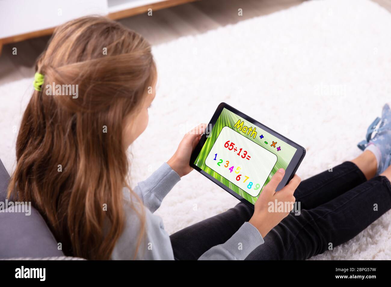 Child problem solving tech hi-res stock photography and images - Alamy
