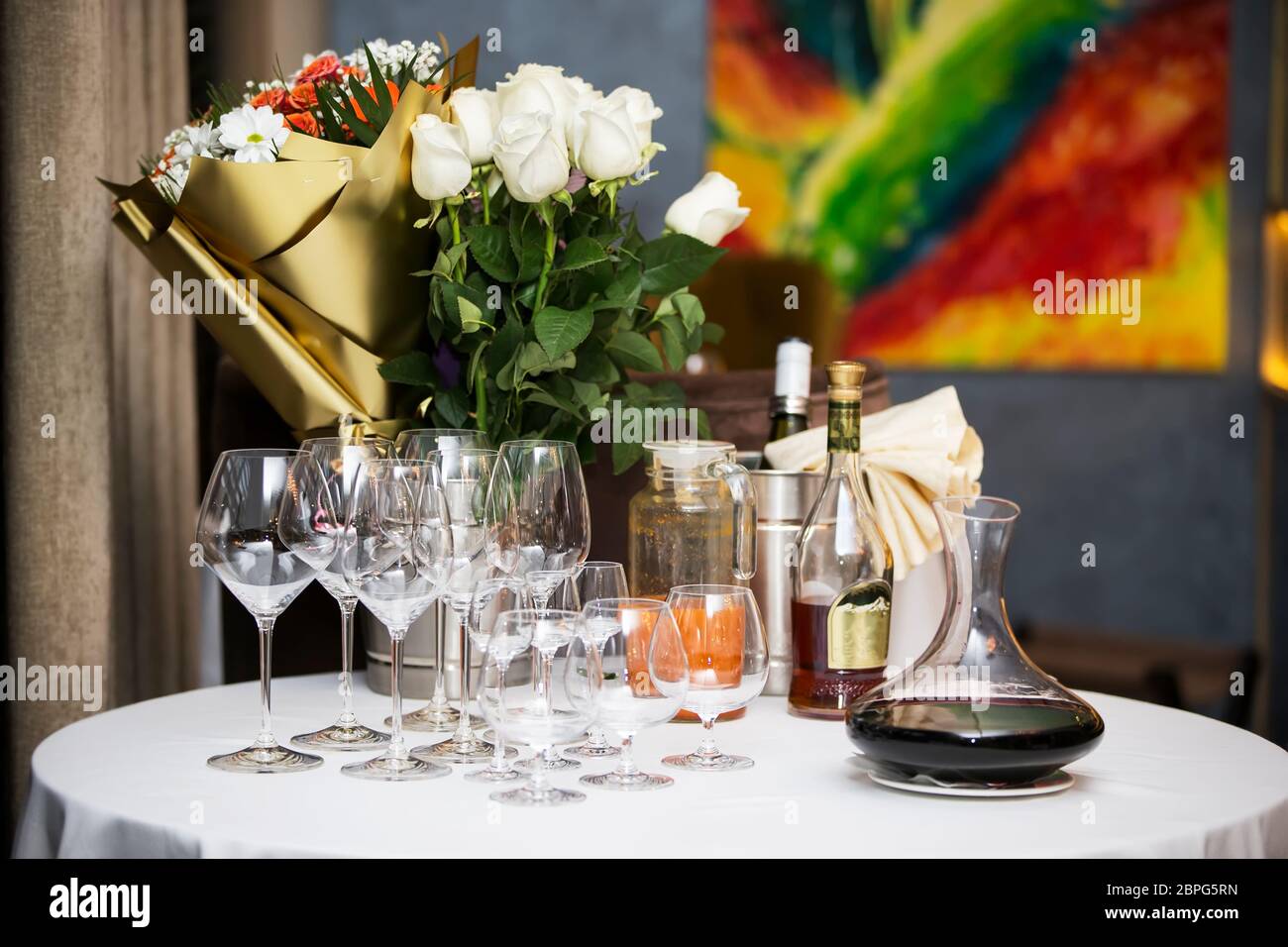 Preparing for the buffet. Restaurant table with glasses and drinks ...