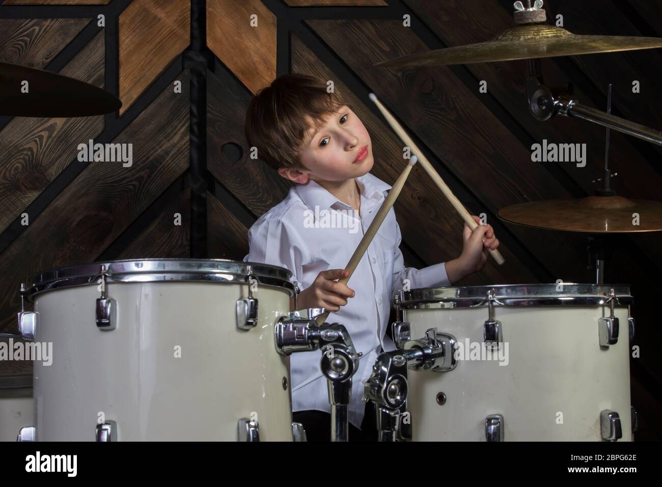 Child stage drums hi-res stock photography and images - Alamy