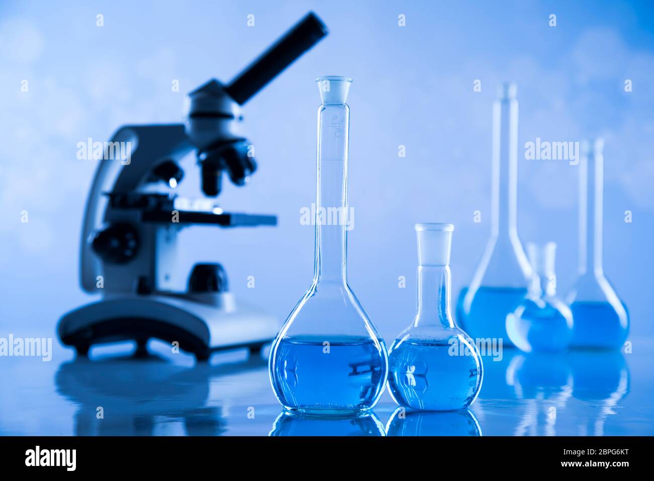 Glassware, Laboratory beakers,Science experiment Stock Photo - Alamy