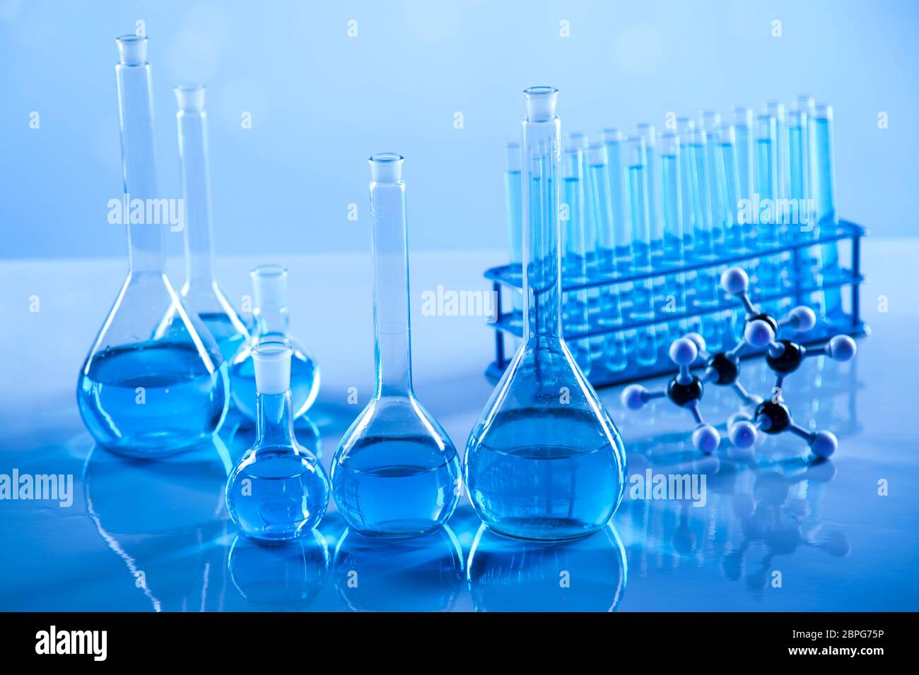 Glassware, Laboratory beakers,Science experiment Stock Photo - Alamy