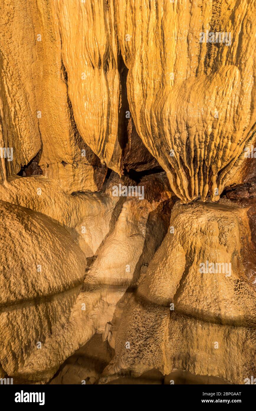 ingleborough cave,clapham,yorkshire,yorkshire dales,clapham beck ...