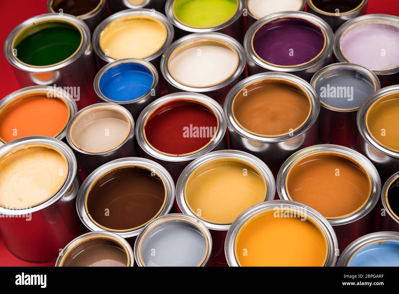 Paint pouring (buckets or mixing) hi-res stock photography and images ...